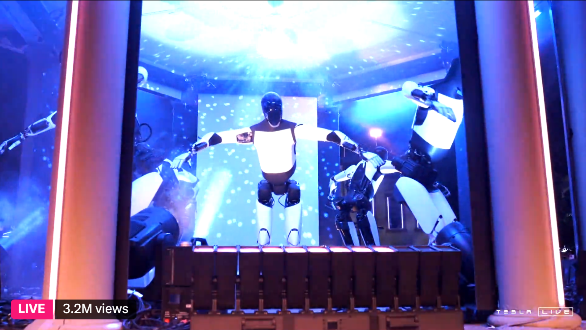 特斯拉最新大招：Cyber cab 和 Robovan 正式亮相，還有機器人伴舞！ | SUPERMOTO8