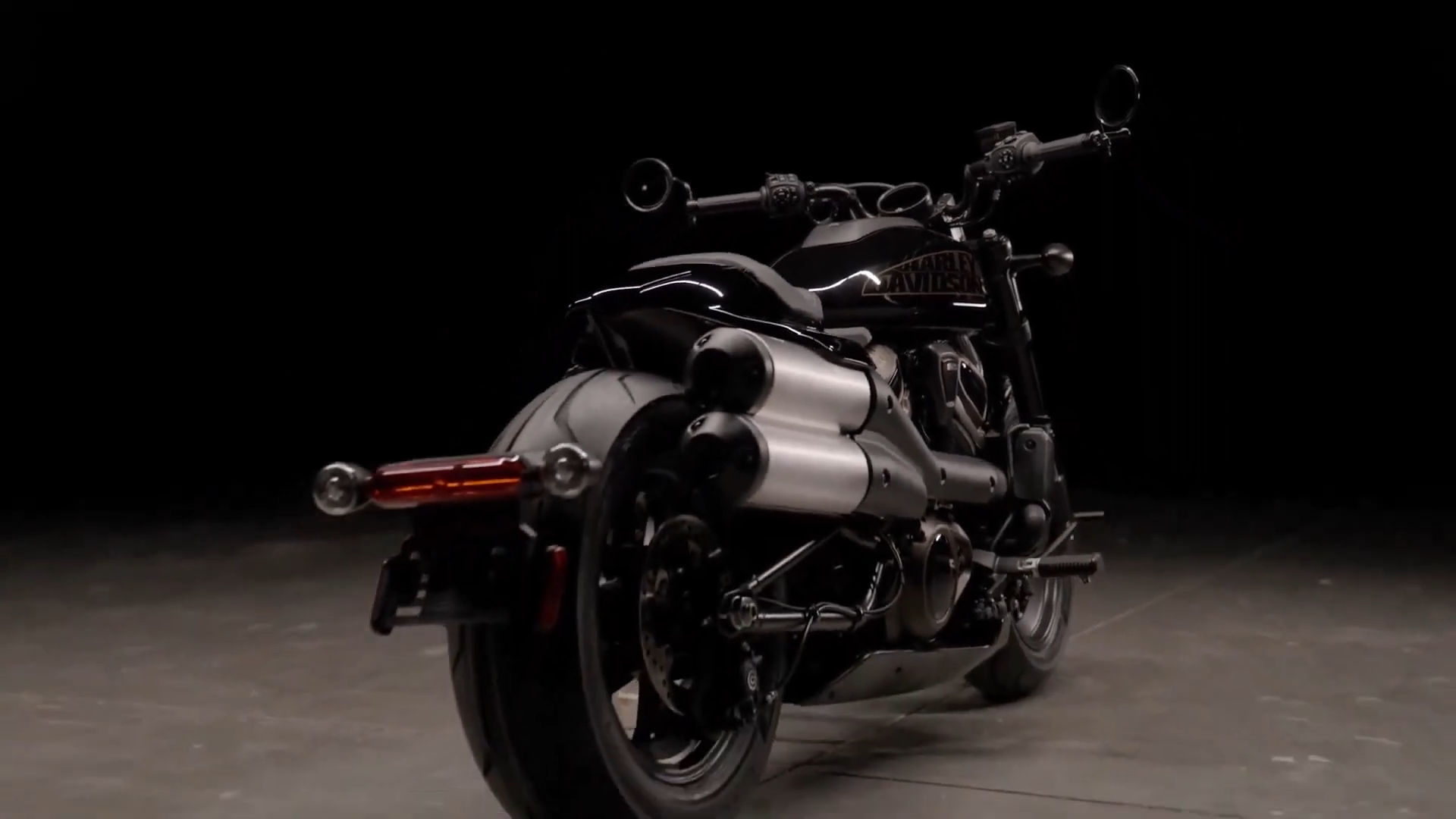 Harley-Davidson 1250 Custom意外曝光？今年有望以Nightster之名發表！ | SUPERMOTO8