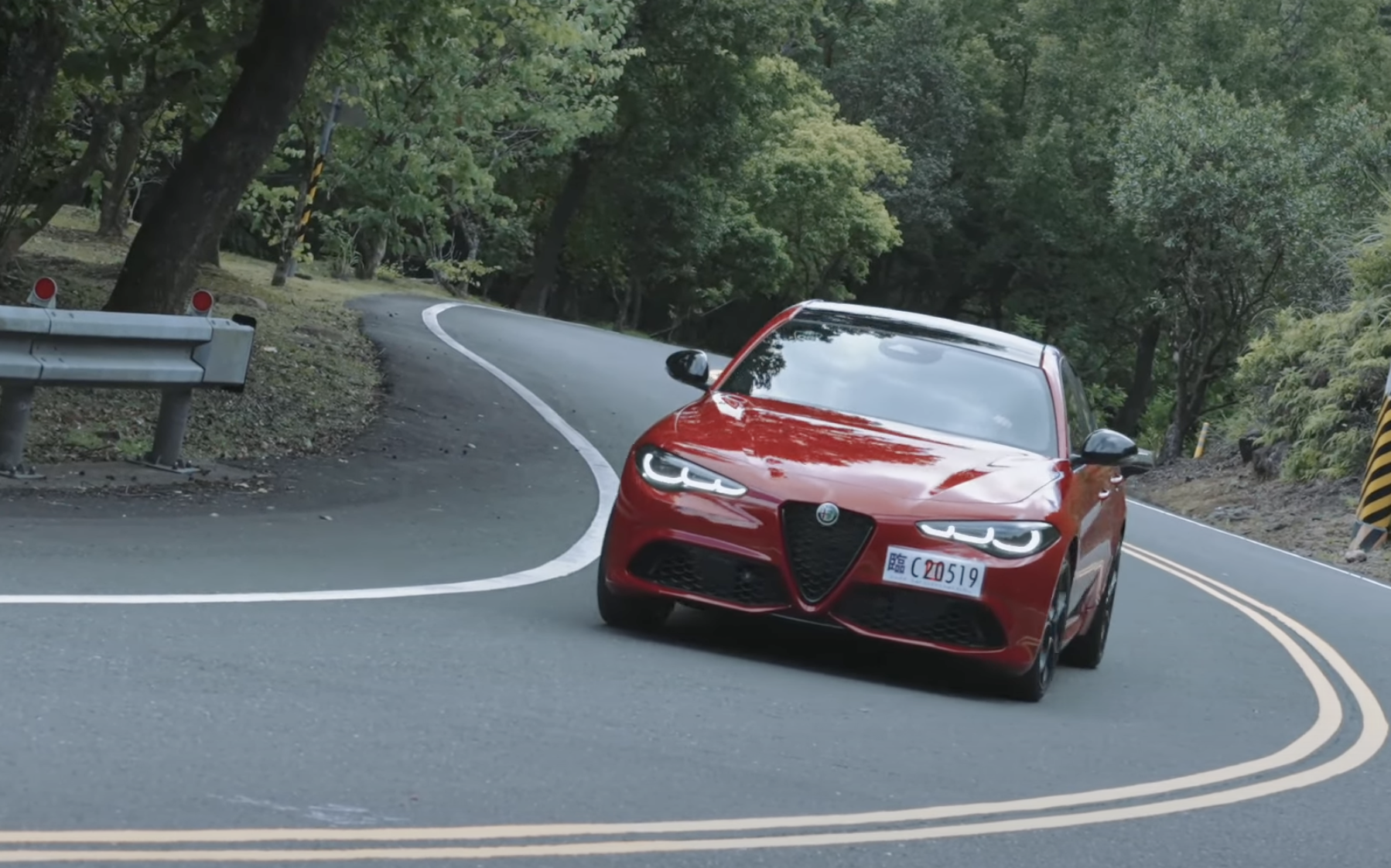 Alfa Romeo Giulia Intensa：當美學遇上熱血靈魂，義式信仰強勢回歸 | SUPERMOTO8