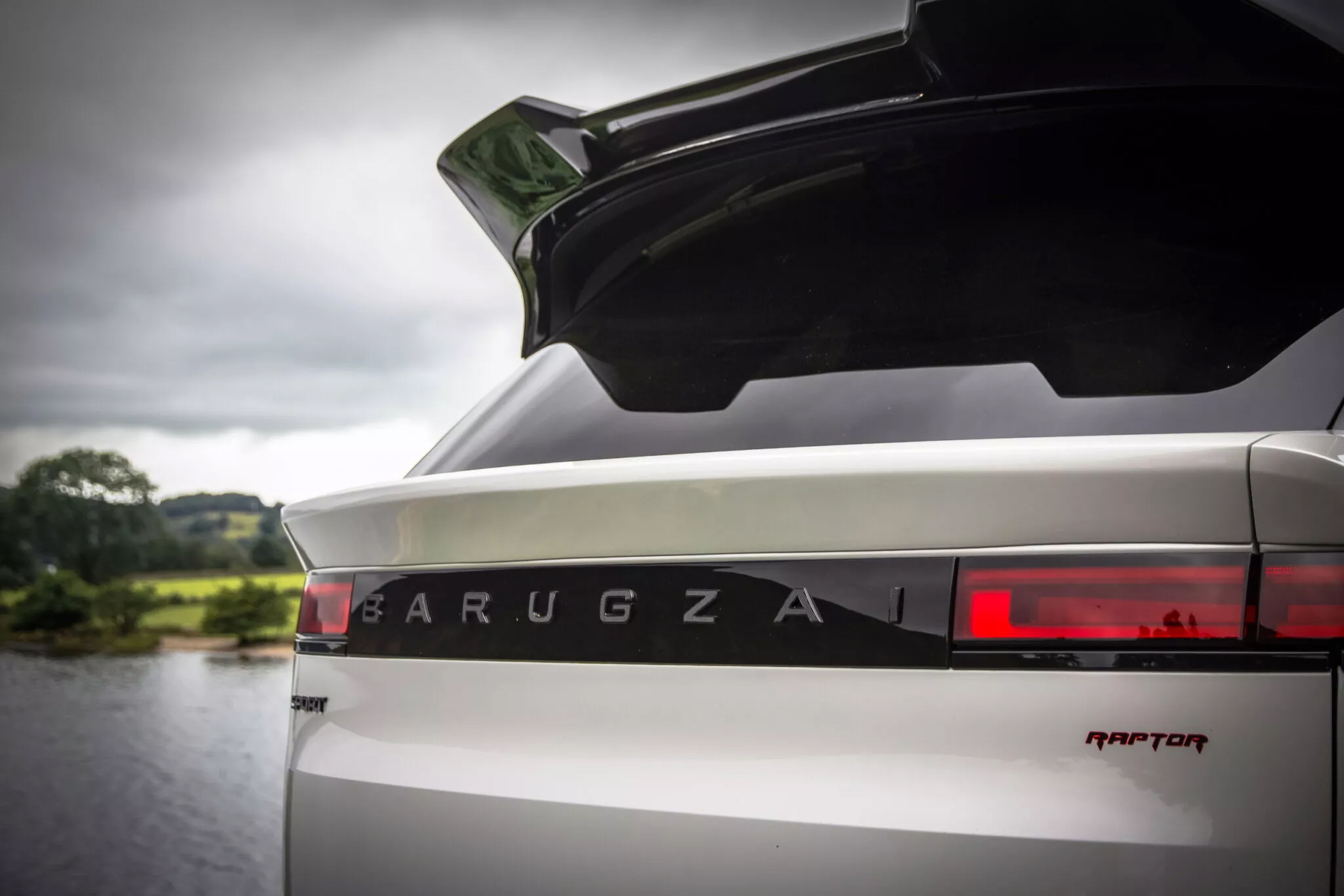 Barugzai「猛禽套件」 讓 Range Rover Sport 變身張狂猛獸 | SUPERMOTO8