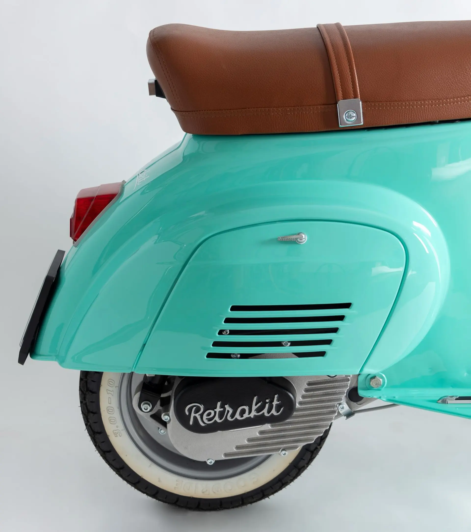 四小時變身電動車！Retrokit 讓你的 Vespa 瞬間進化 | SUPERMOTO8