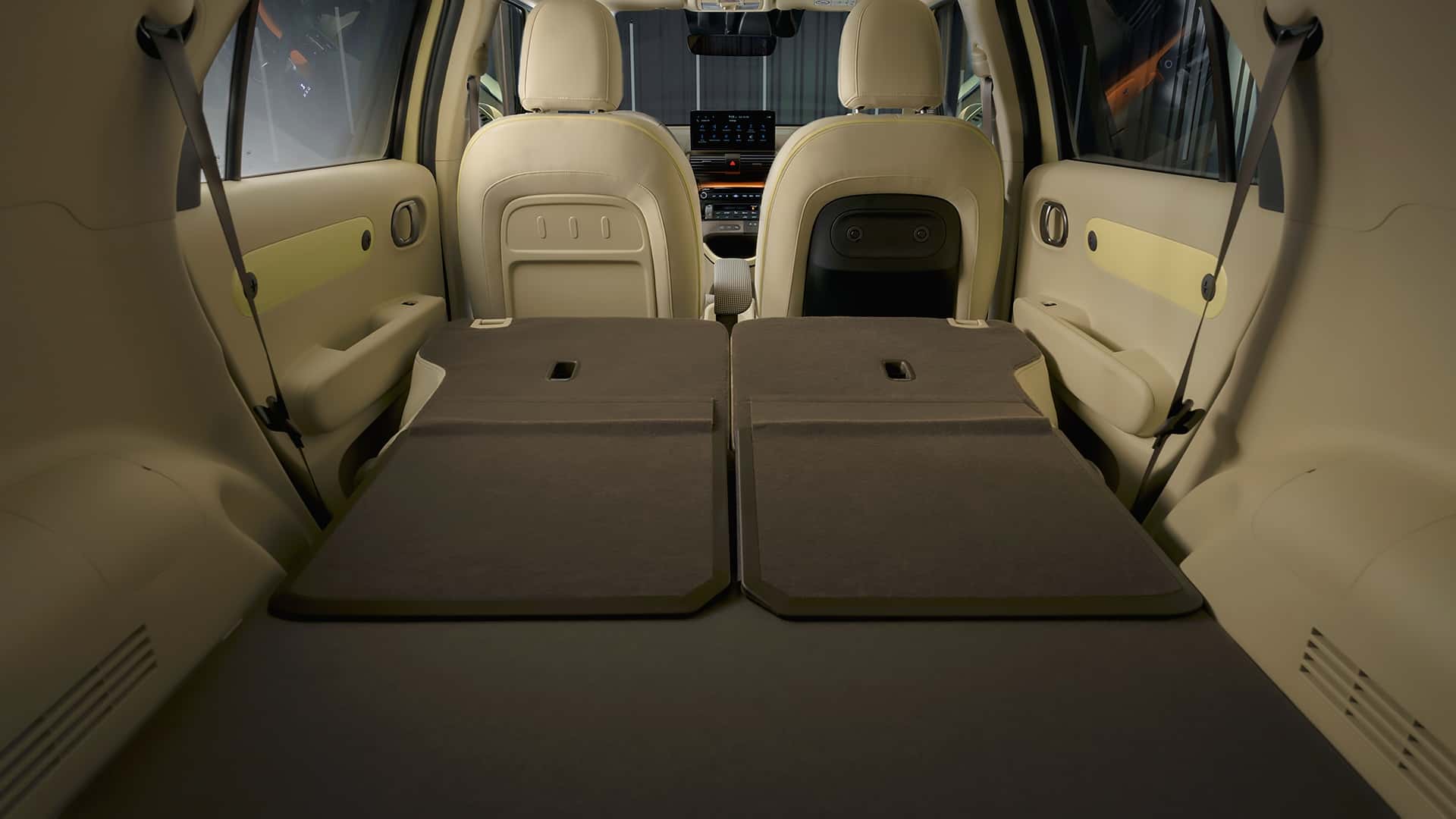 純電俏皮小可愛！ Hyundai Inster：續航350公里、113匹馬力，像素風燈具、V2L車載電源上身。 | SUPERMOTO8