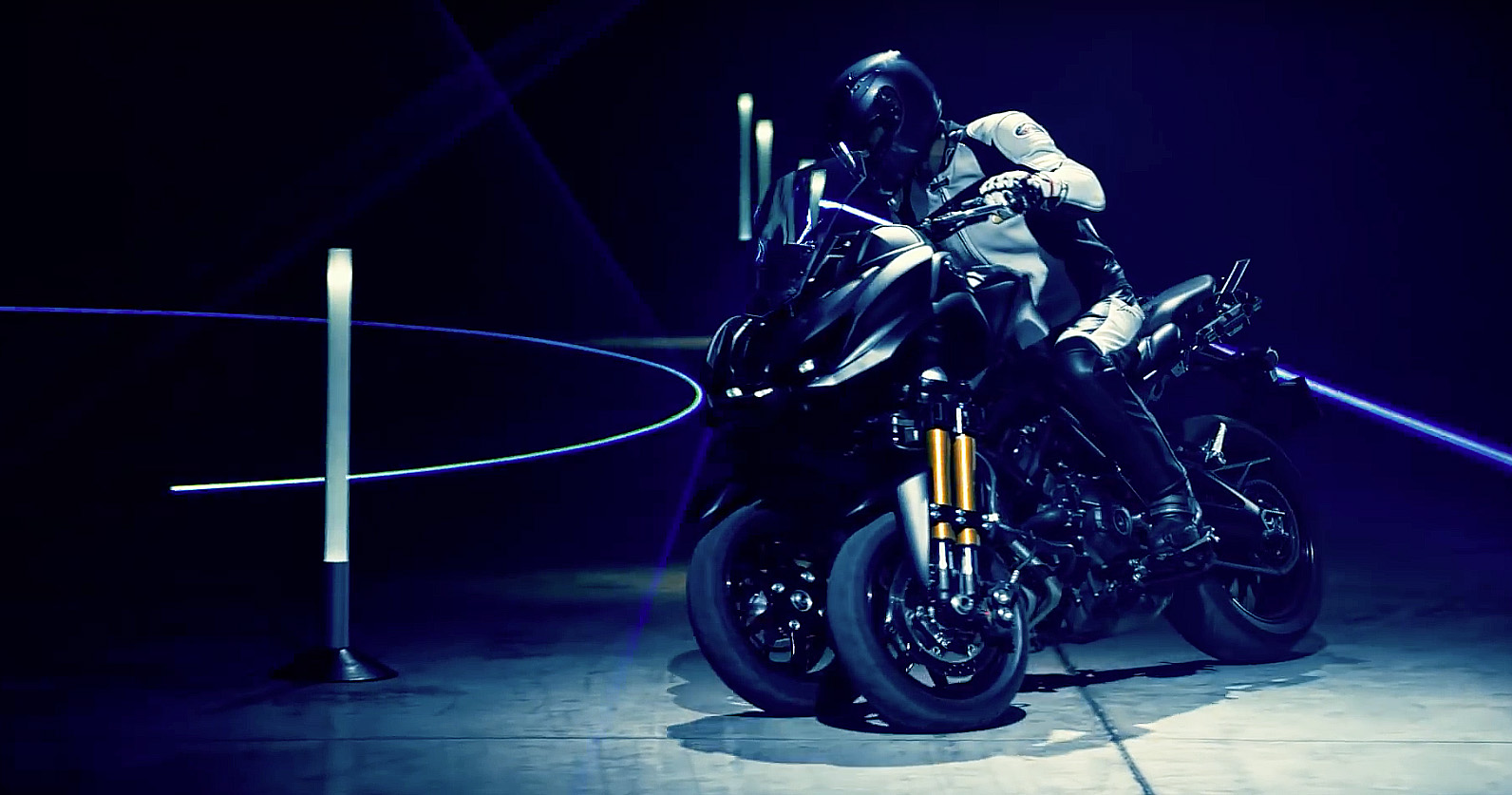 三輪猛獸。Yamaha MWT-9 概念車 東京車展登場 | SUPERMOTO8