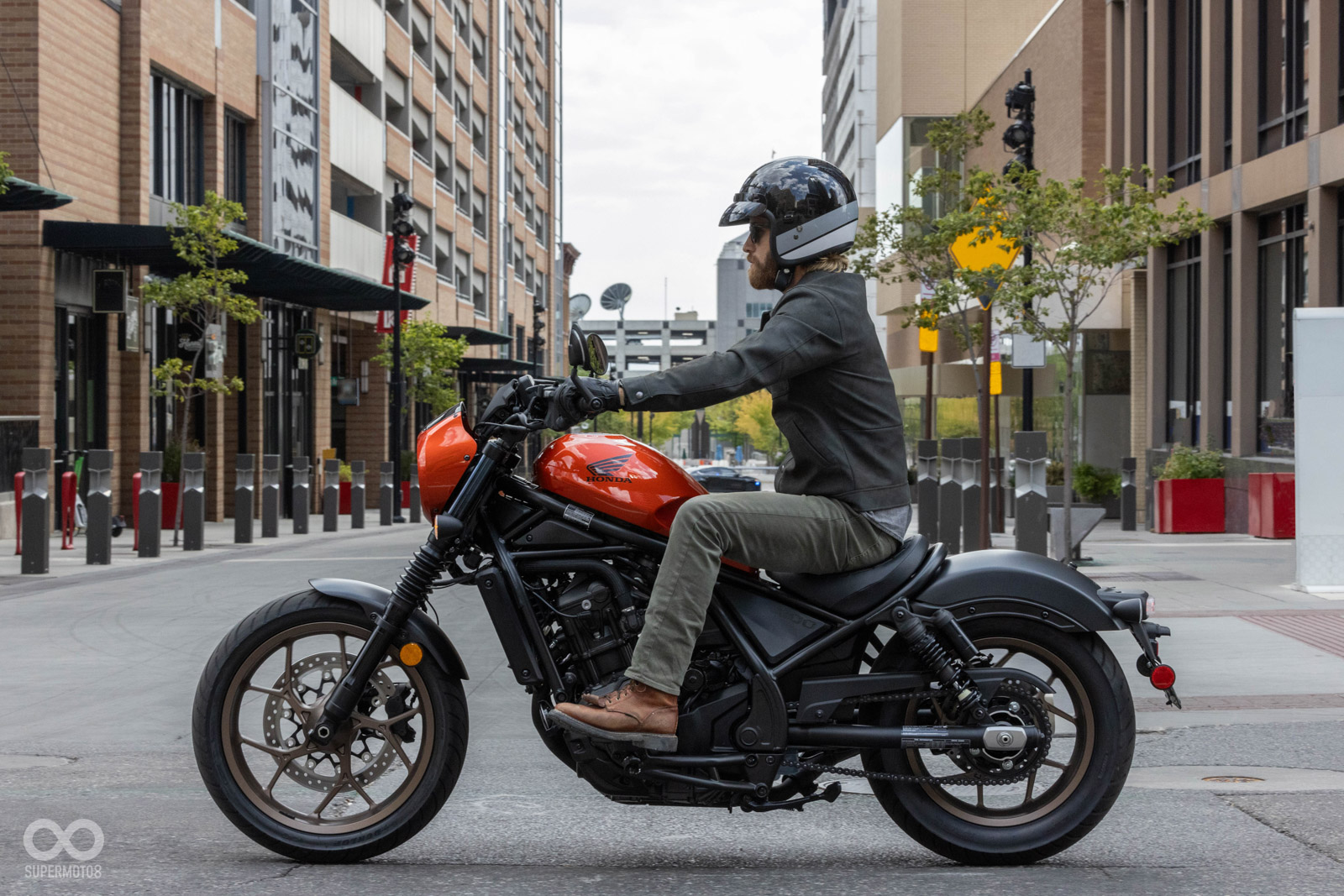 又是這塊TFT儀表！2025 Honda Rebel 1100升級登場，騎乘舒適度更棒、SE版本全新推出 | SUPERMOTO8