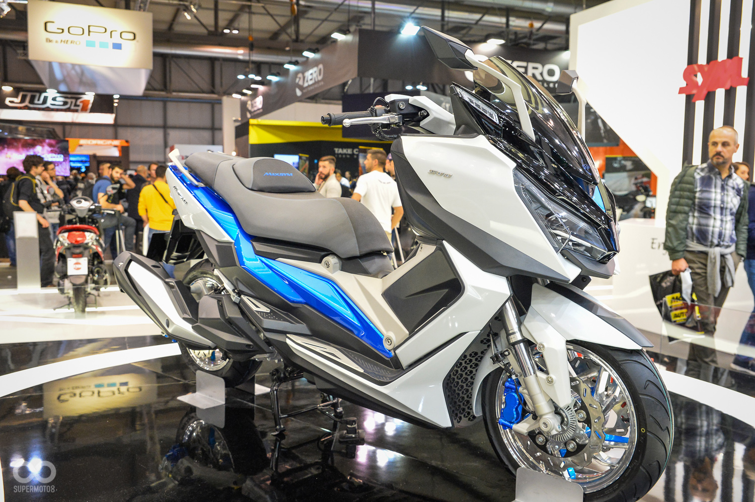 前進米蘭現場。SYM MAXSYM 500 概念車 | SUPERMOTO8