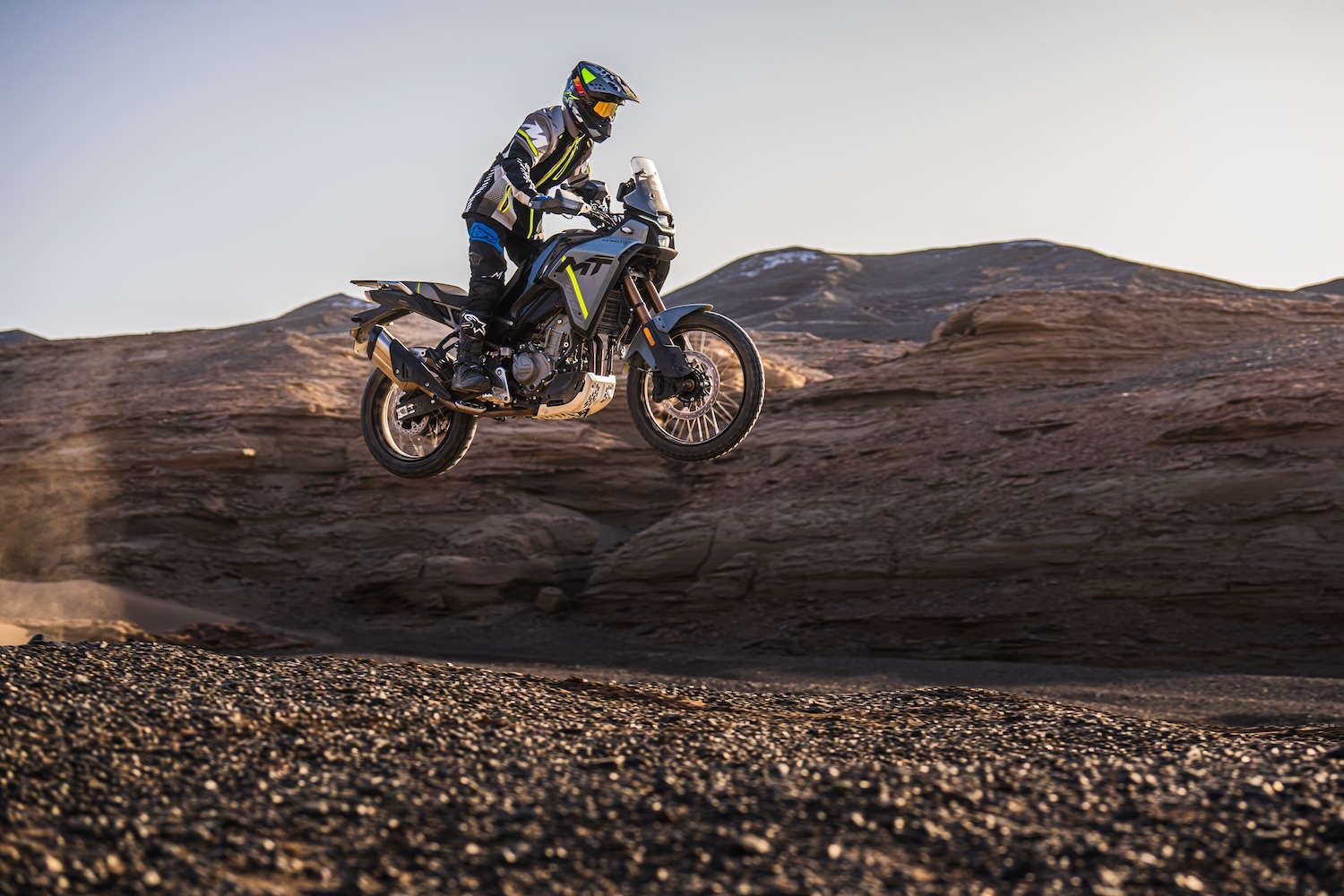 首購優惠24.7萬、26.7萬起！CFMOTO春風450CL-C、450MT台灣上市 | SUPERMOTO8