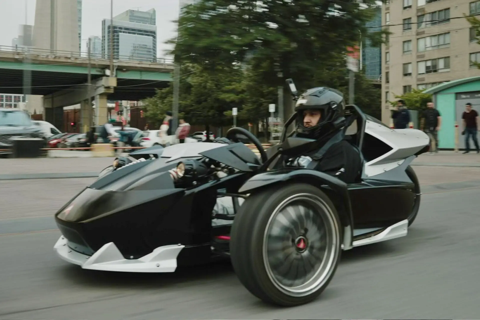 Avvenire Leggera：5000W雙馬達、500Nm扭力、120公里極速、205公里續航的電動三輪敞篷跑車！ | SUPERMOTO8