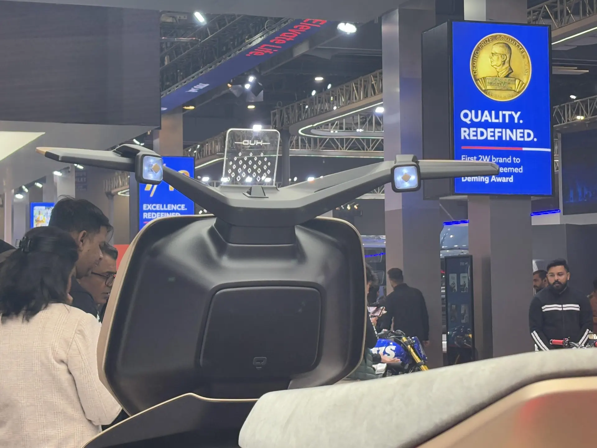 150公里續航、方塊車身！TVS Vision iQube 電動概念機車 | SUPERMOTO8