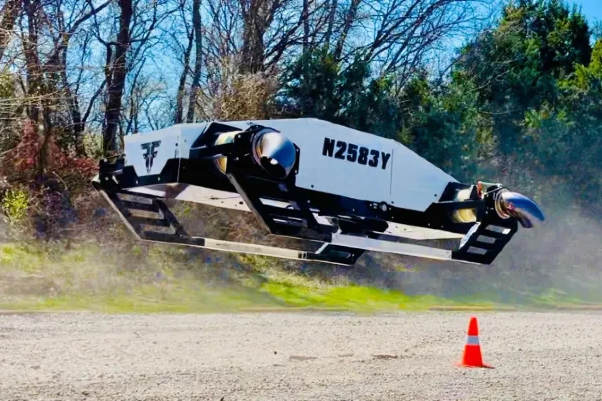 225 km/h 極速、15 分鐘燃油續航、8 顆微型噴射引擎！FusionFlight Axion 垂直起降載人飛行器亮相，售價破 NT ...