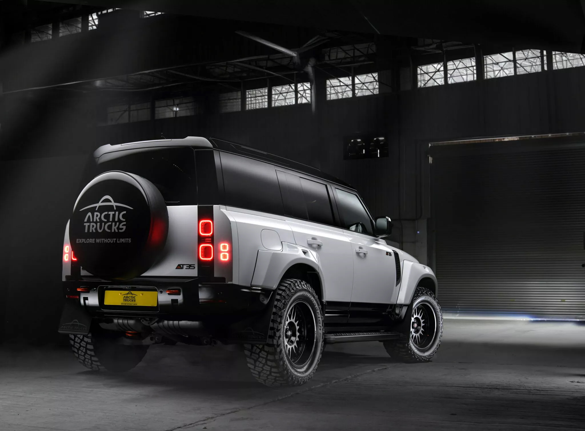 我看過最帥的Defender 110，Arctic Trucks推出AT35 改裝套件 | SUPERMOTO8