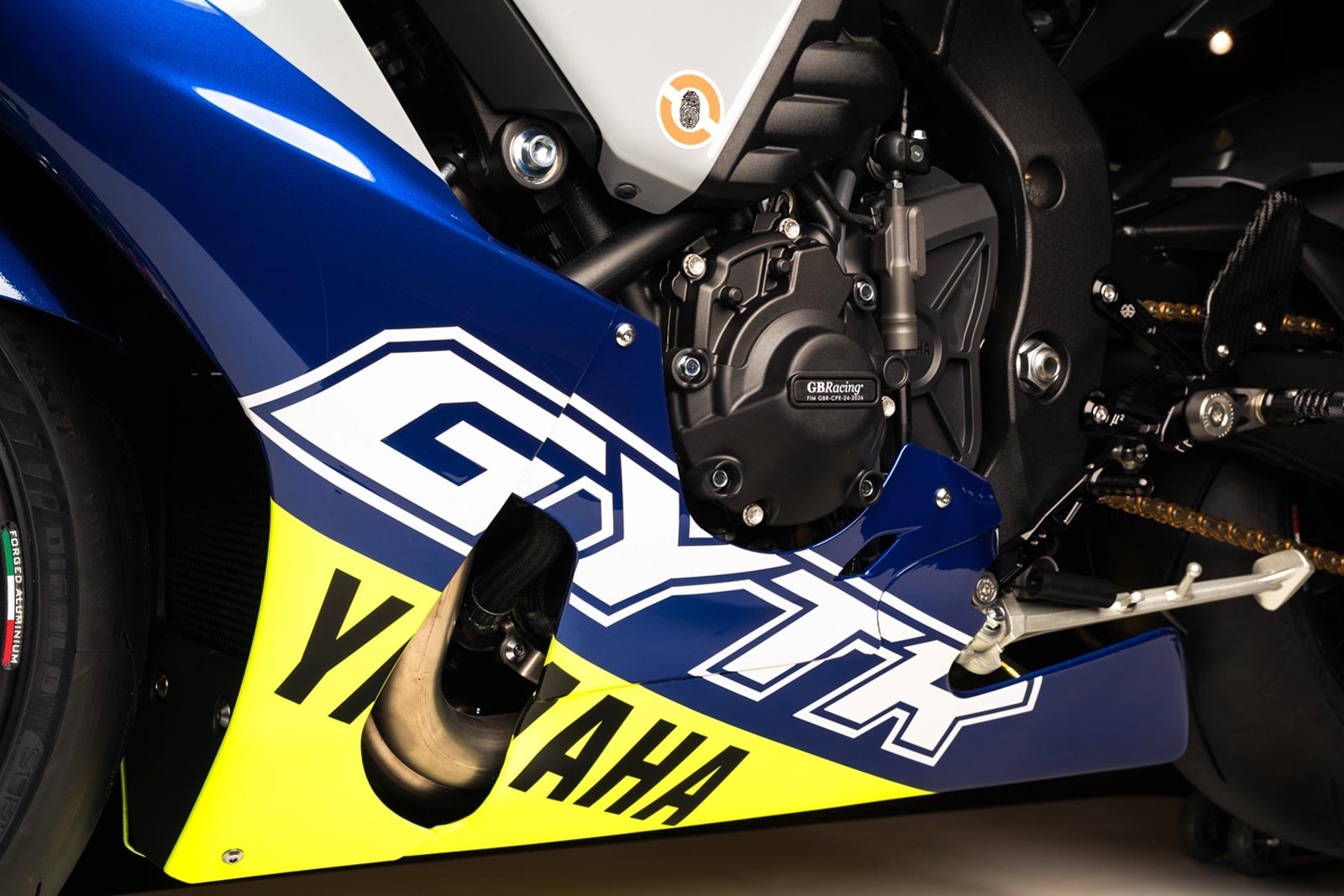 致敬「The Doctor」！Valentino Rossi專屬塗裝Yamaha R1登場，售價台幣141萬元 | SUPERMOTO8
