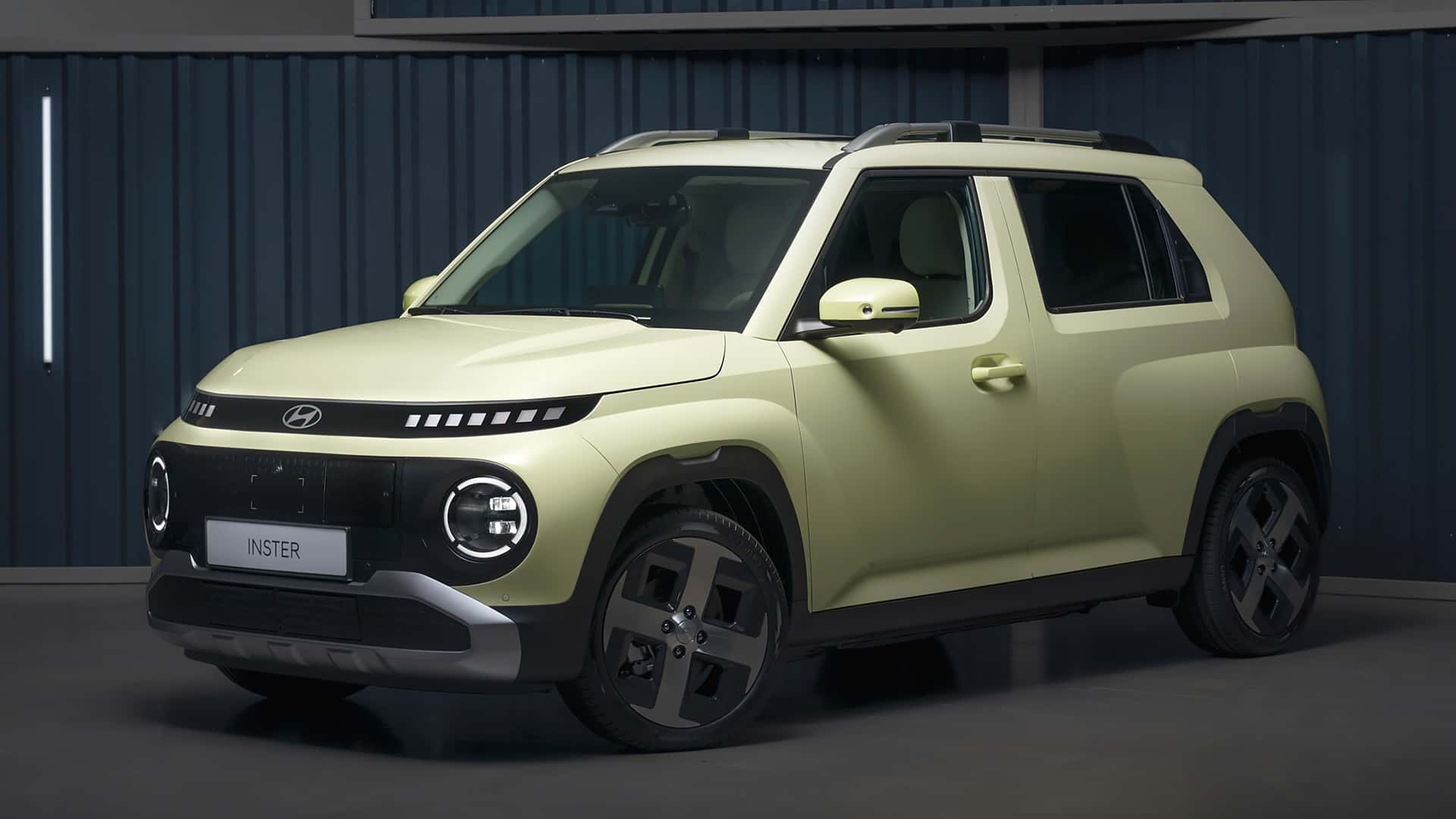 純電俏皮小可愛！ Hyundai Inster：續航350公里、113匹馬力，像素風燈具、V2L車載電源上身。 | SUPERMOTO8