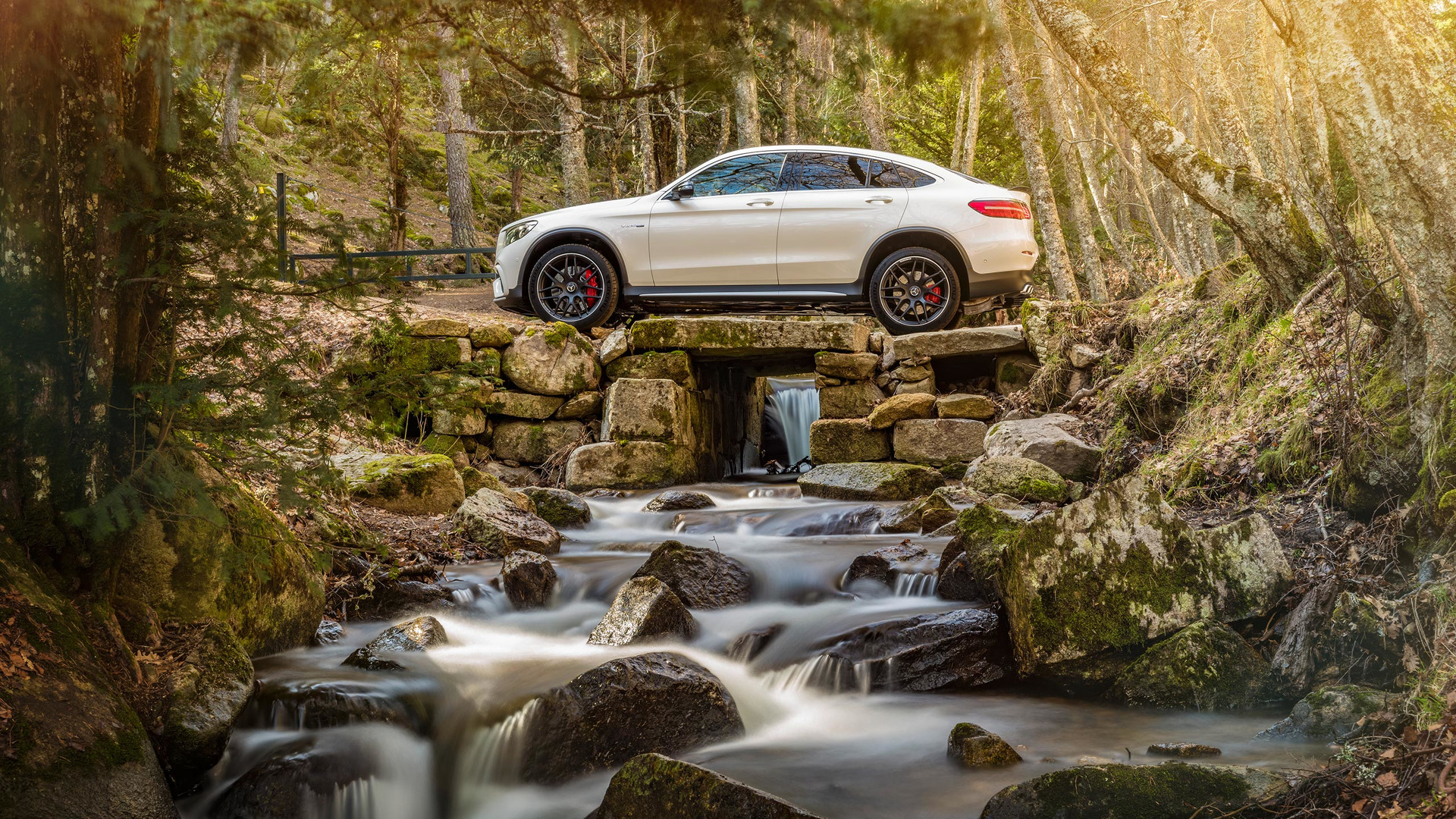 性能猛獸再添一名，Mercedes-AMG GLC63 狂暴登場 | SUPERMOTO8
