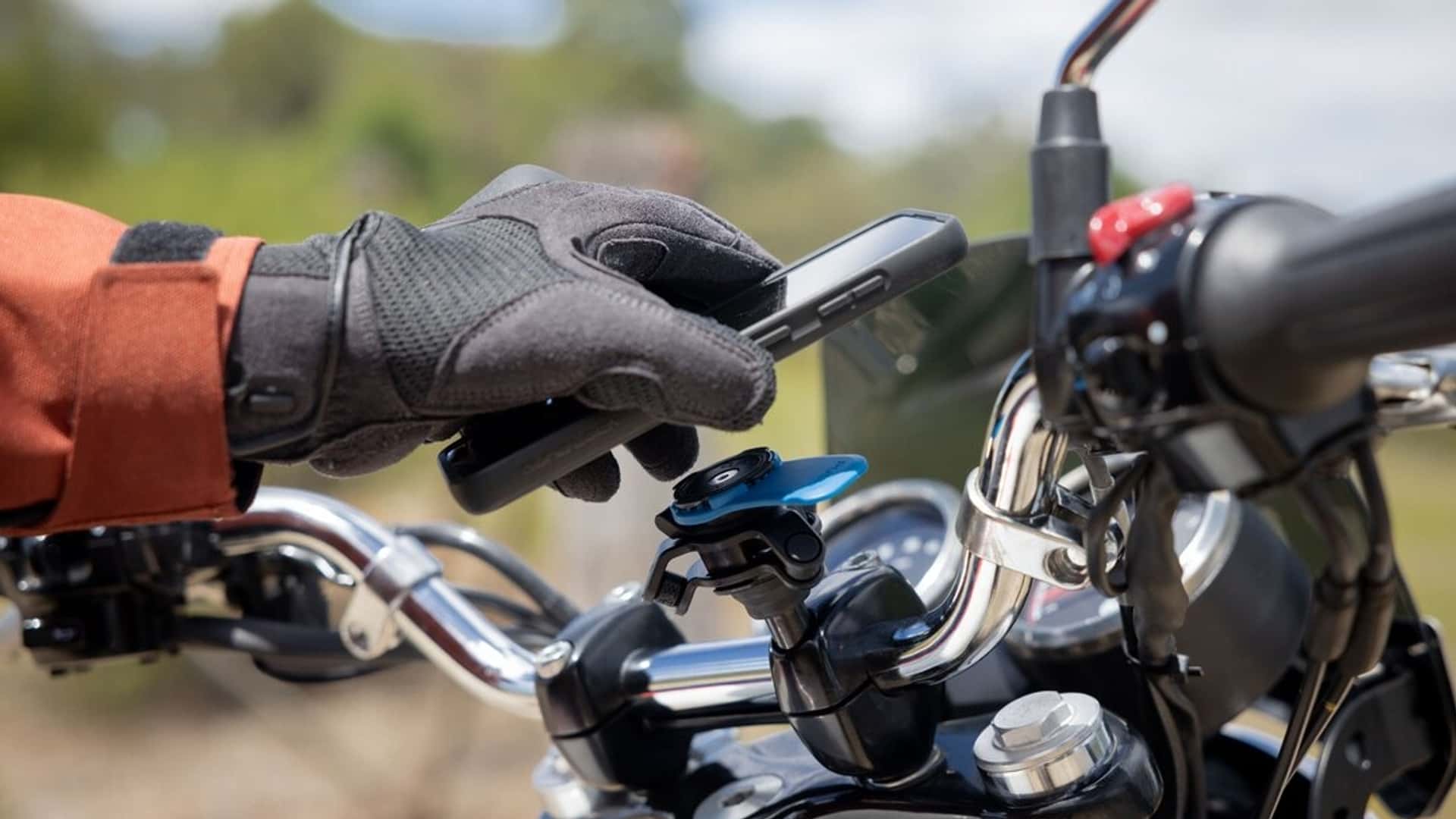 Quad Lock 推出新款握把手機架，讓你的手機更穩固！ | SUPERMOTO8